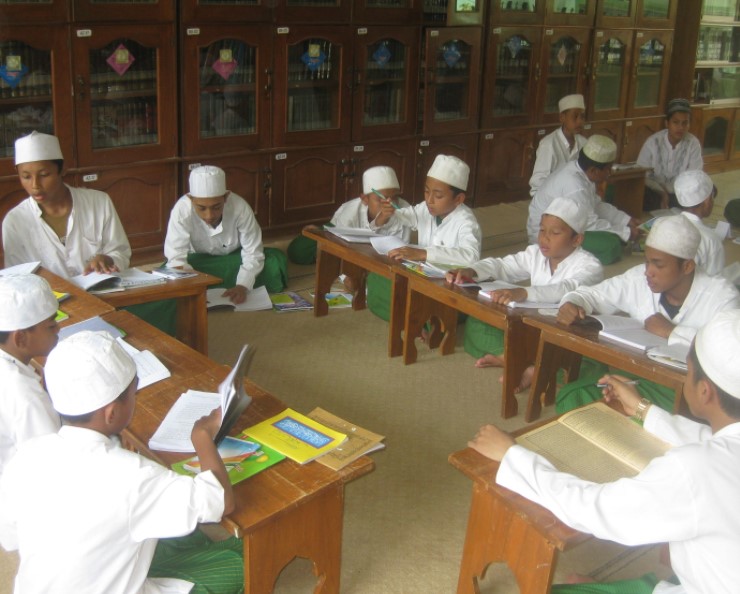 Belajar Ilmu Agama dan Dunia di Pondok Pesantren Sidogiri Pasuruan